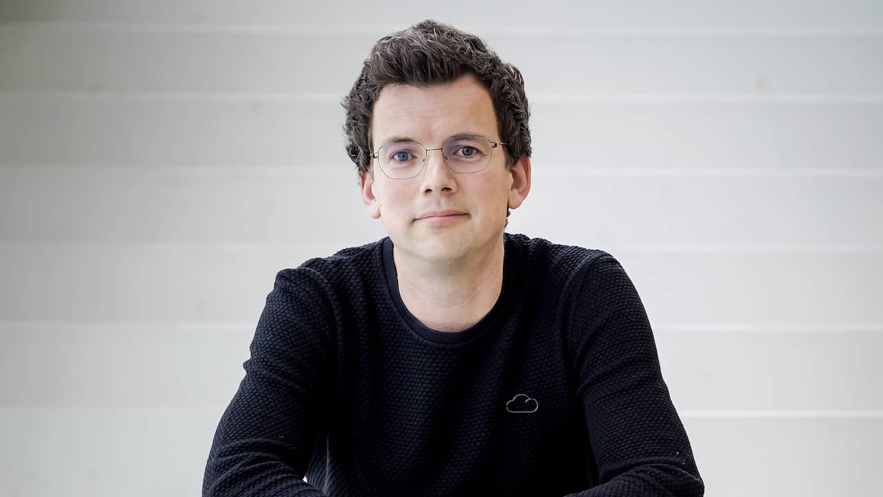 Pieter Derks stelt nieuwe show uit: 'Is veel in de wereld en in mij ...