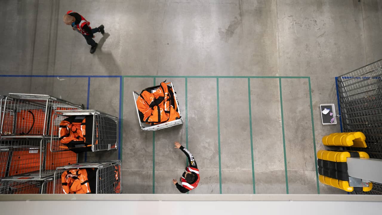 PostNL stapt naar rechter omdat bedrijf alsnog tientallen miljoenen ...