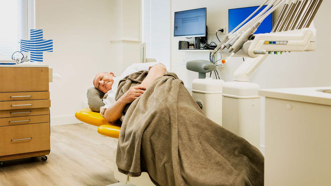 Tandarts Gijs doet elke middag een powernap: 'Anders word ik chagrijnig ...
