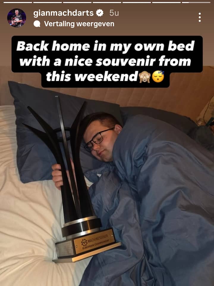 Van Veen pakt met snee in duim eerste grote dartstitel: 'Wilde niet ...