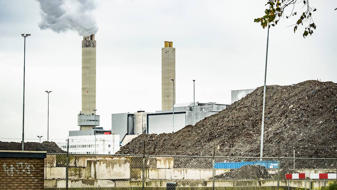 Amsterdam stopt over een jaar met gescheiden inzamelen plastic afval ...