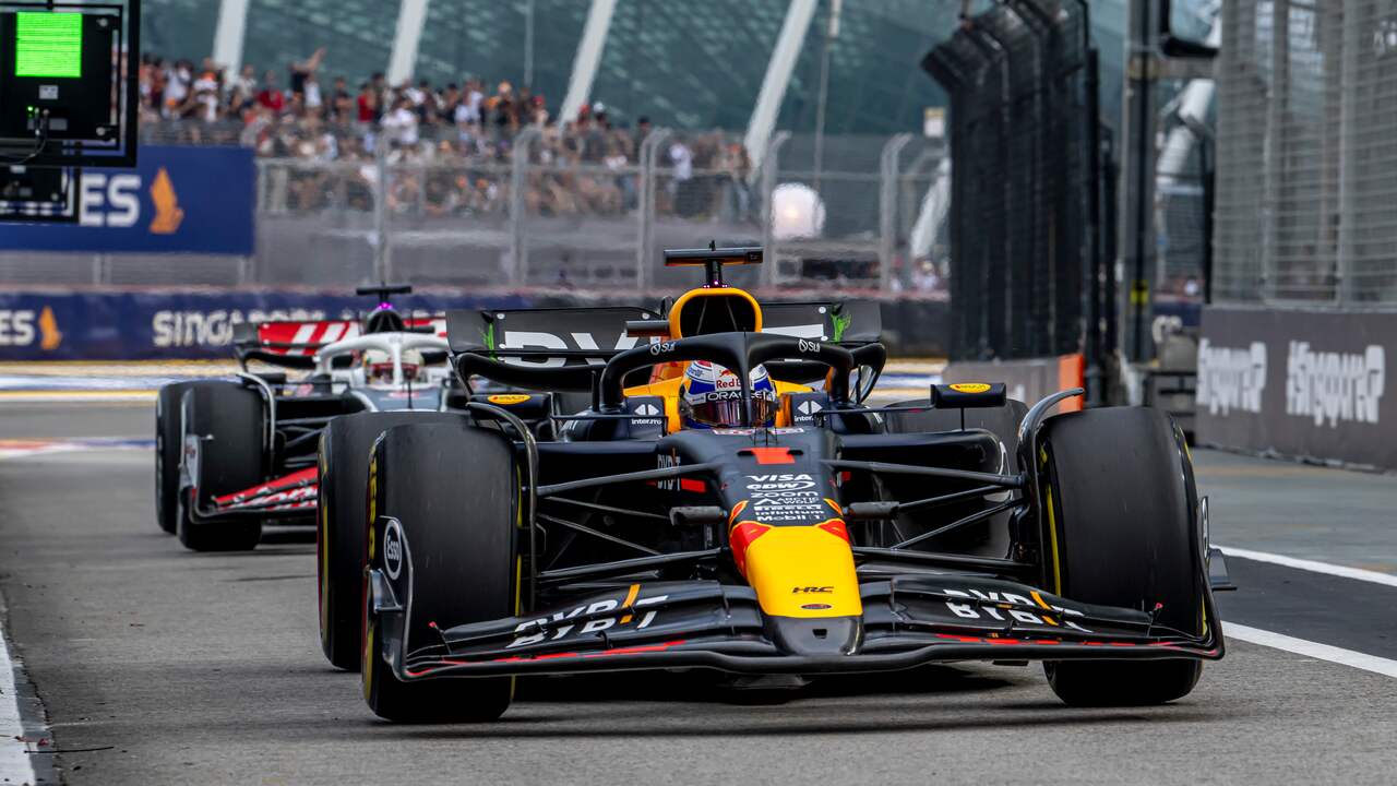 Verstappen klokt tijdelijk snelste tijd in derde training Singapore | NU.nl