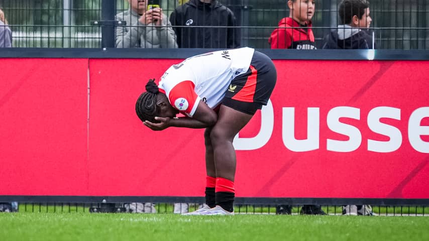 Ajax Vrouwen wint Klassieker nipt na gemiste penalty Feyenoord in blessuretijd | Voetbal | NU.nl