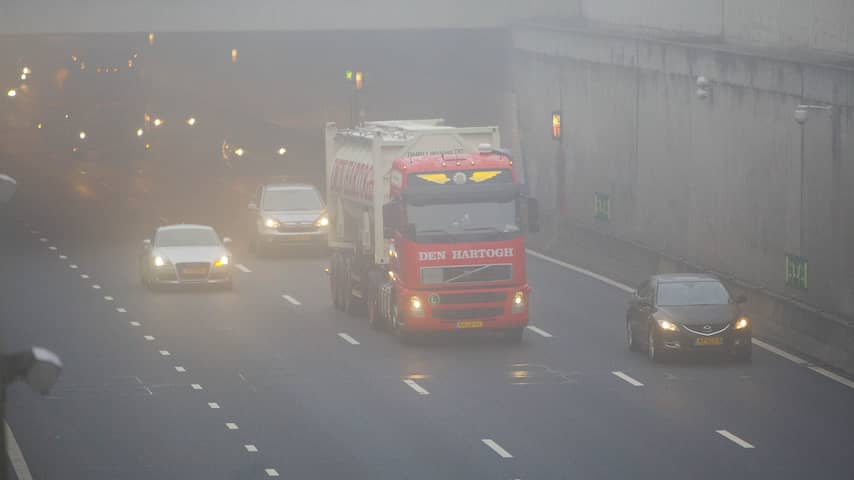 Code geel in Noordwest-Nederland door dichte mist, zicht minder dan 200 ...