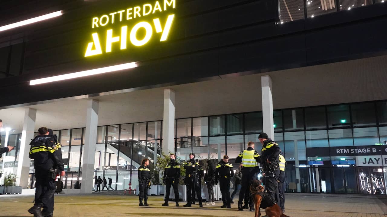 Jongeren neergestoken na Broederliefde-concert, familie slaat agent in ...