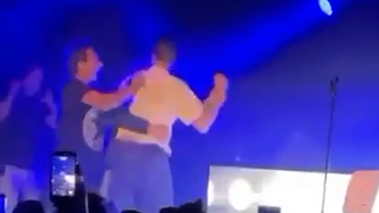 Opstootje Gerard Joling doet discussie over bier gooien naar artiesten ...