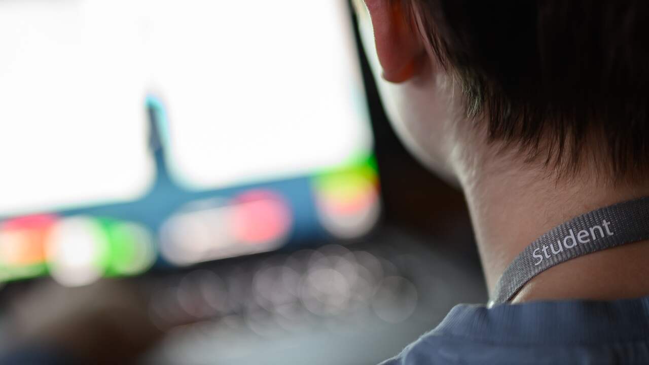 Steeds meer jongeren bellen hulplijnen na zien beelden kindermisbruik ...