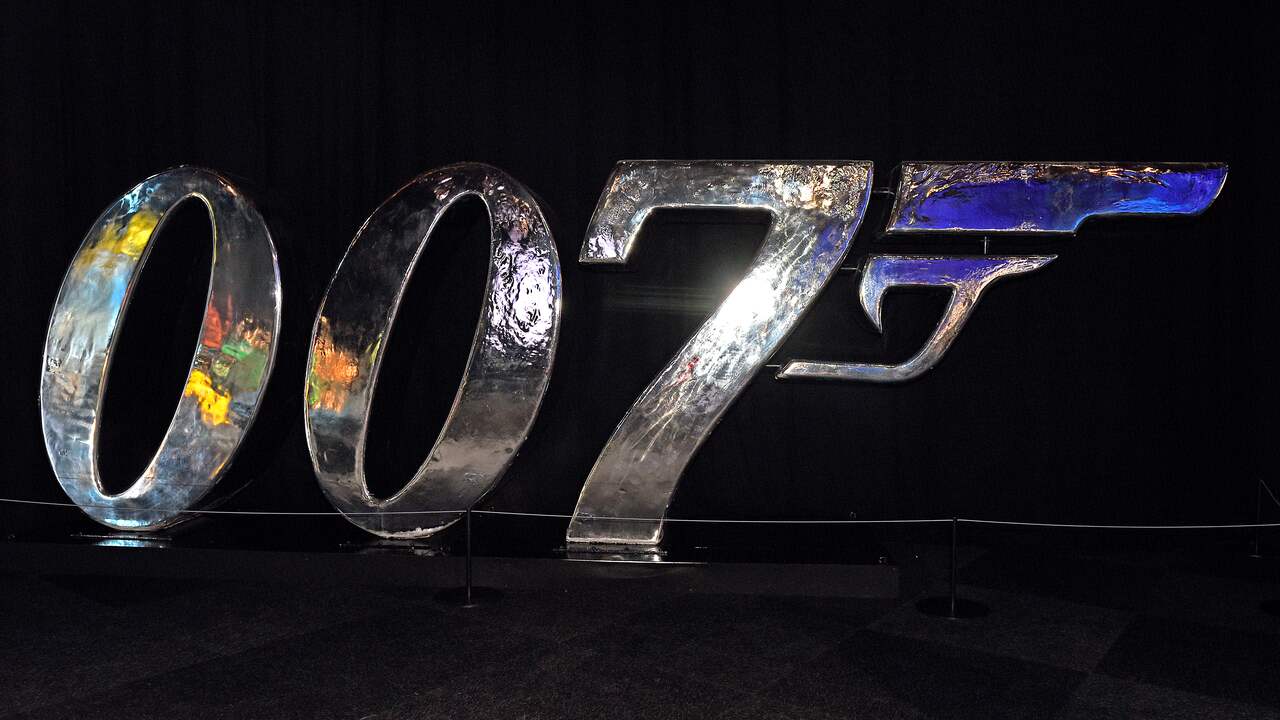 Ontwerper van iconisch 007-logo Joe Caroff op 103-jarige leeftijd ...