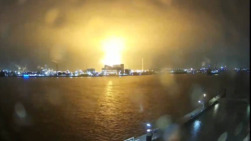 Gigantische vlam bij Shell in Pernis leidt tot regen van klachten van ...