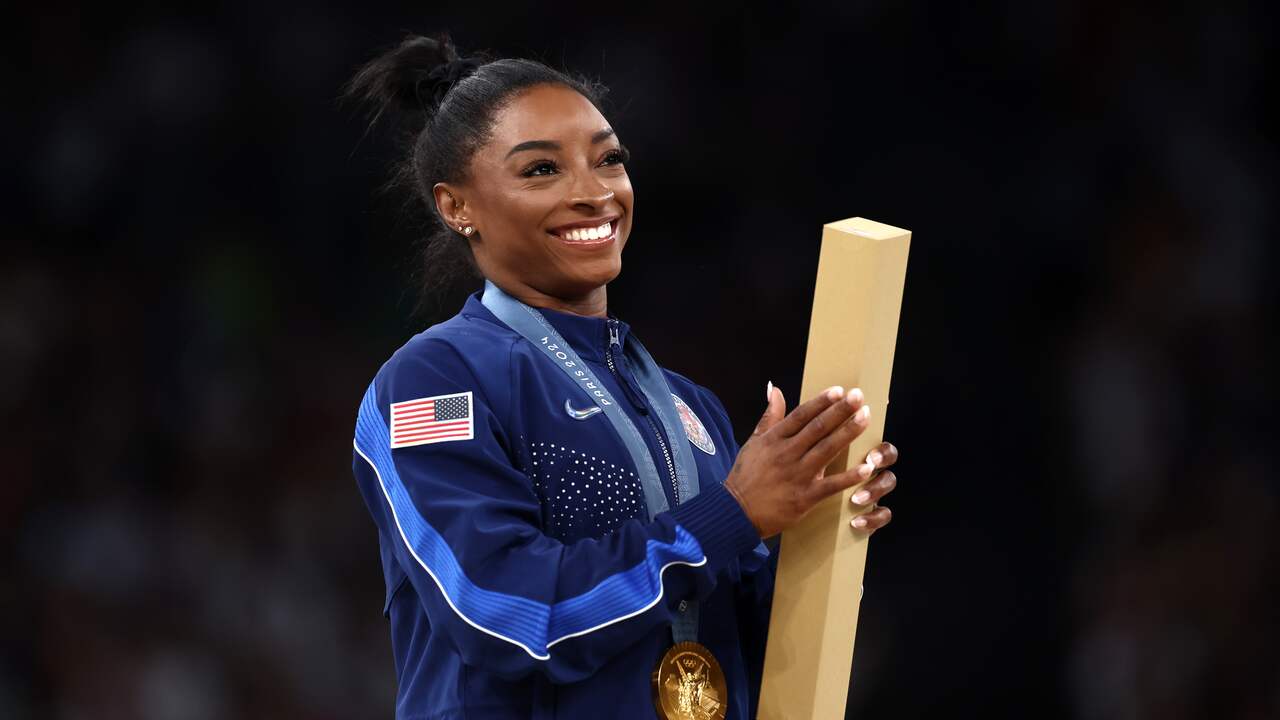 Turnlegende Biles wint ook op sprong en pakt zevende olympische titel ...