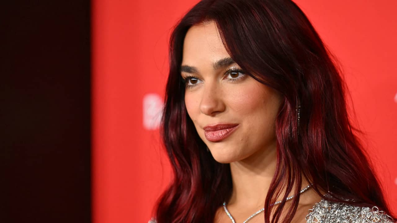 Popster Dua Lipa krijgt door president Kosovaarse nationaliteit ...