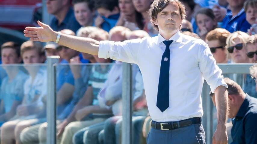 Aangeslagen De Boer denkt dat hij in een boze droom is beland | Voetbal ...