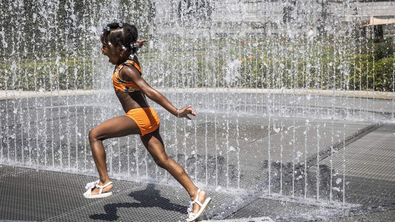 Weerbericht: Draaiende wind en buien blazen zomerse warmte het land uit ... Weerbericht: Draaiende wind en buien blazen zomerse warmte het land uit ...