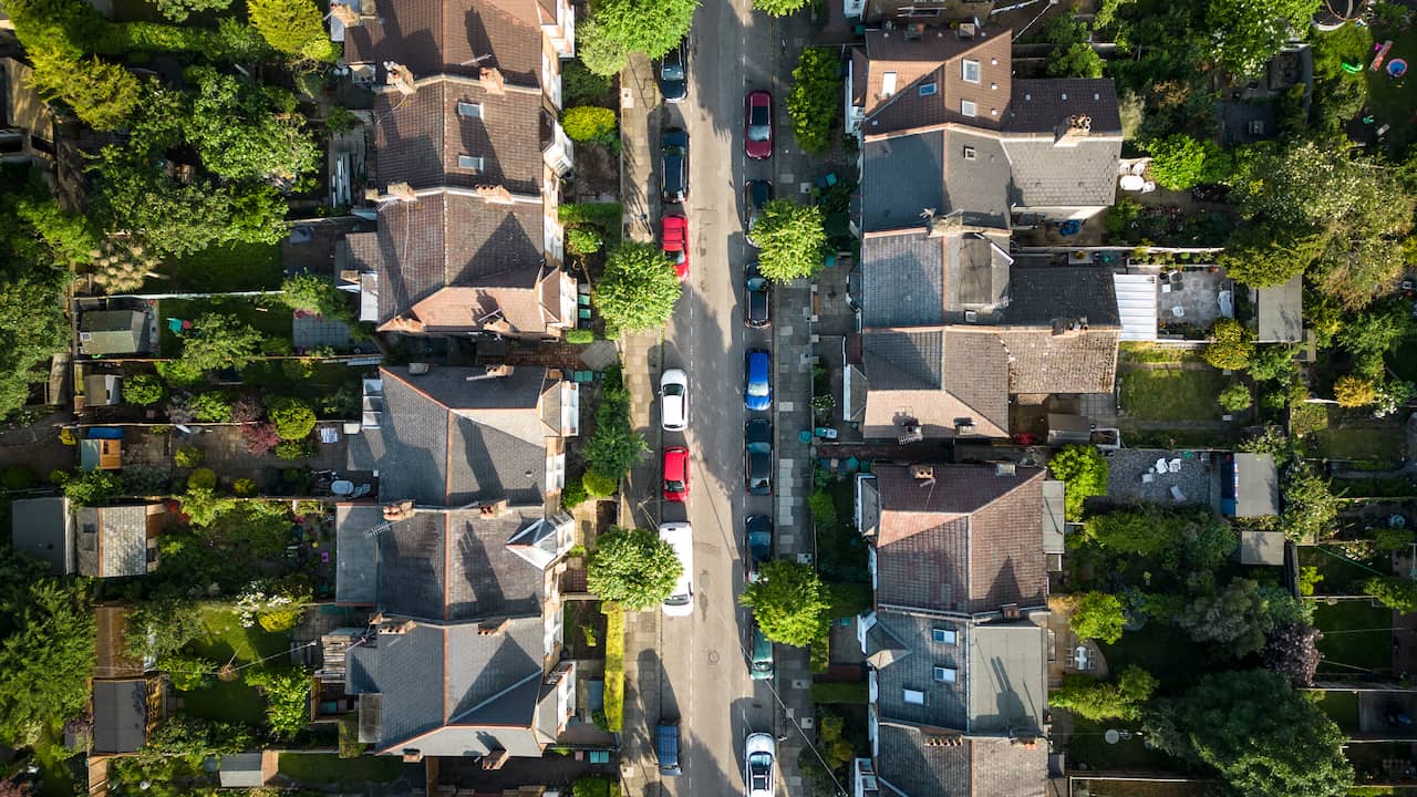 Huizenmarkt zit muurvast doordat niemand woning te koop zet | Economie ...