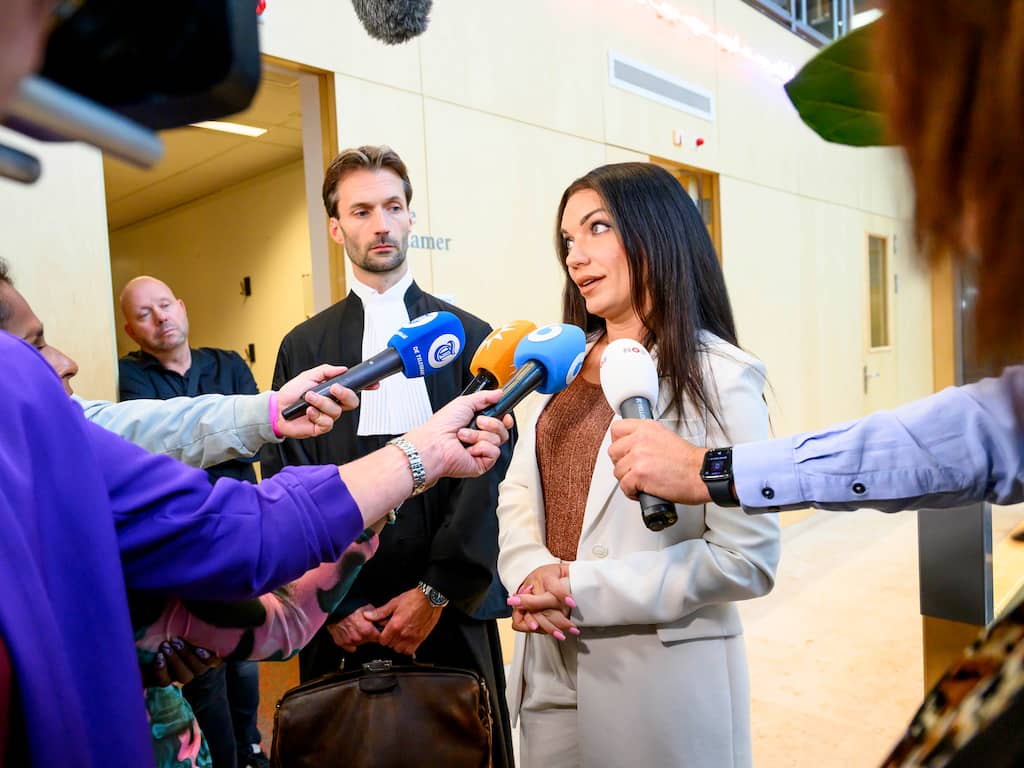 Teruglezen | Ali B krijgt drie jaar cel voor verkrachtingen, Naomi ...