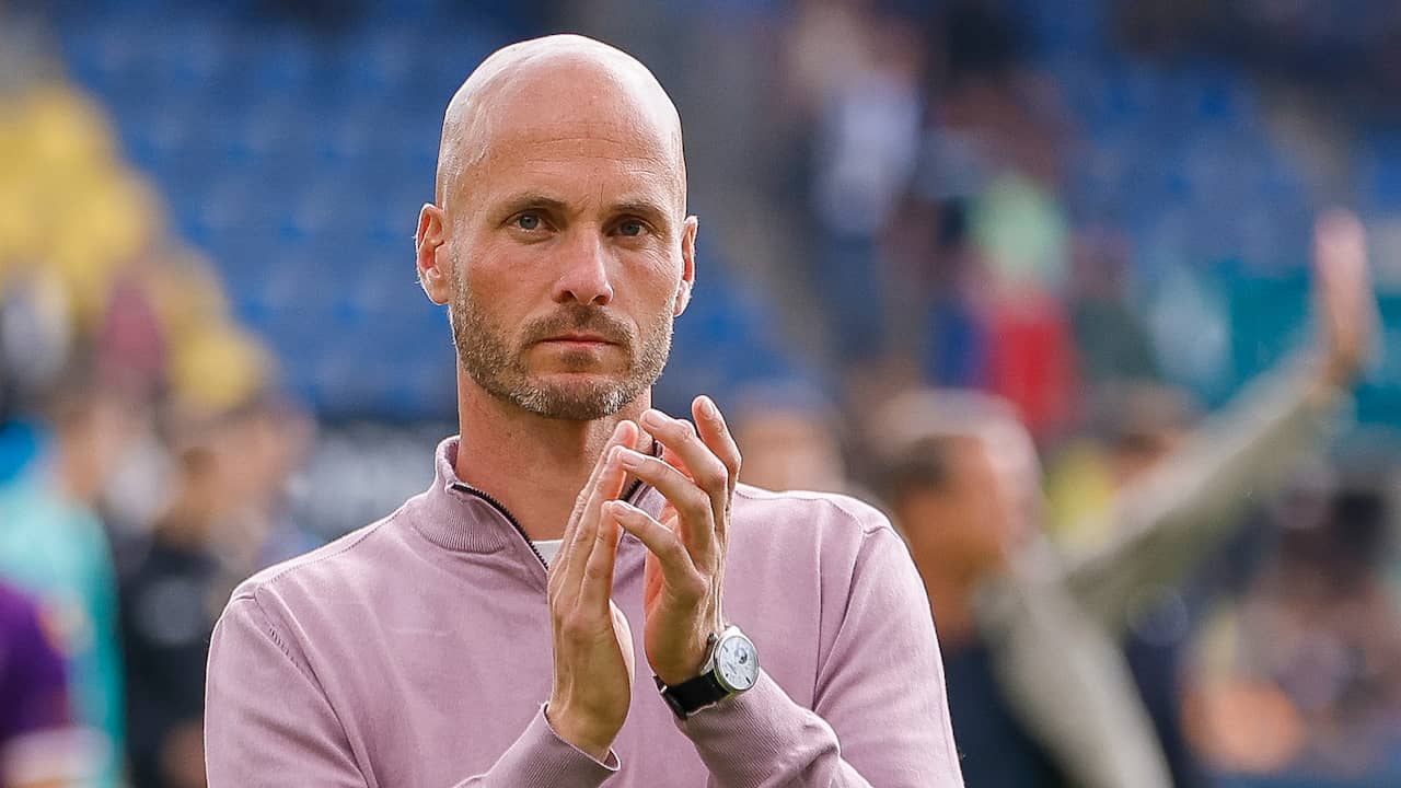 Aan Ajax gelinkte trainer Paul Simonis verlengt bij bekerwinnaar Go Ahead Eagles | Voetbal | NU.nl