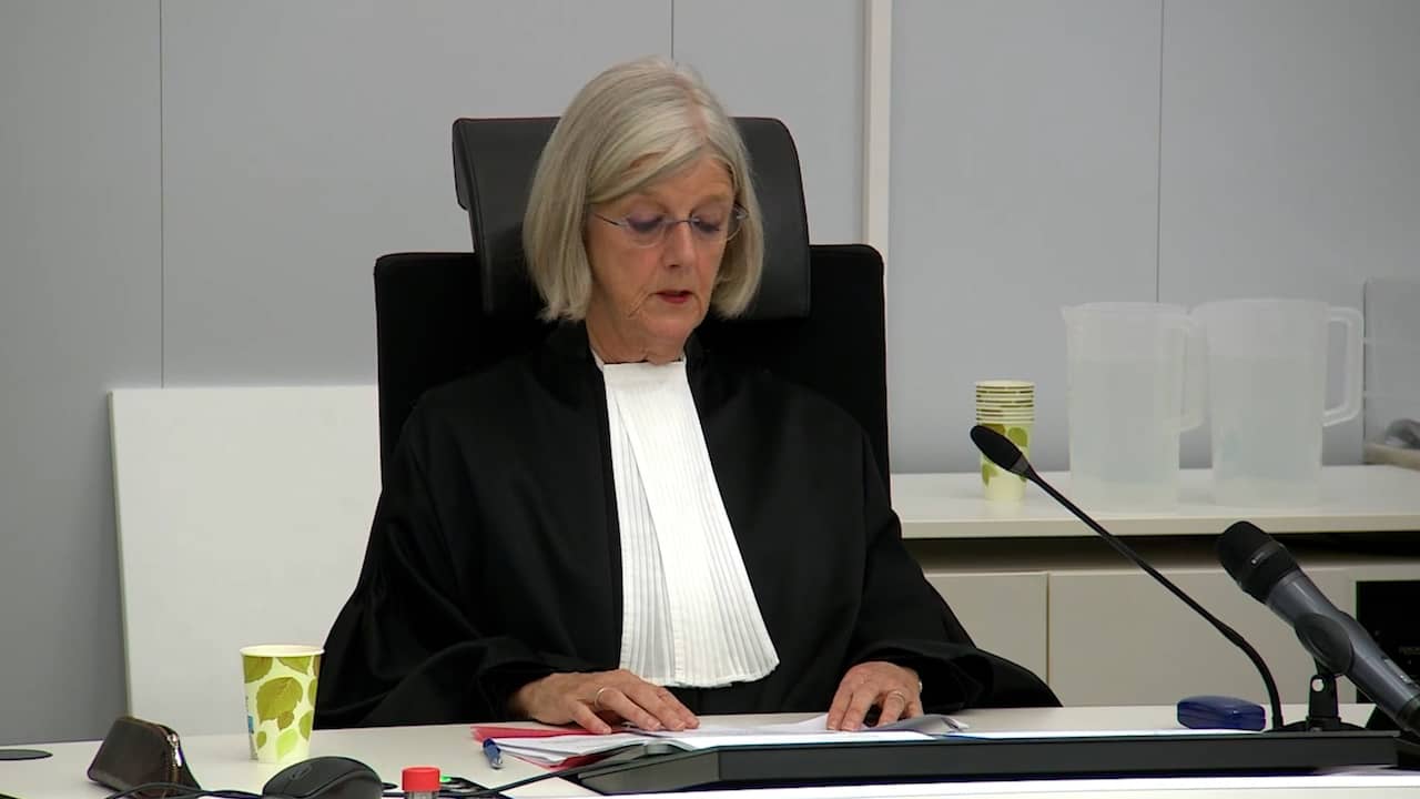 Tiener krijgt jaar cel en tbs voor doodsteken snackbareigenaar | NU.nl