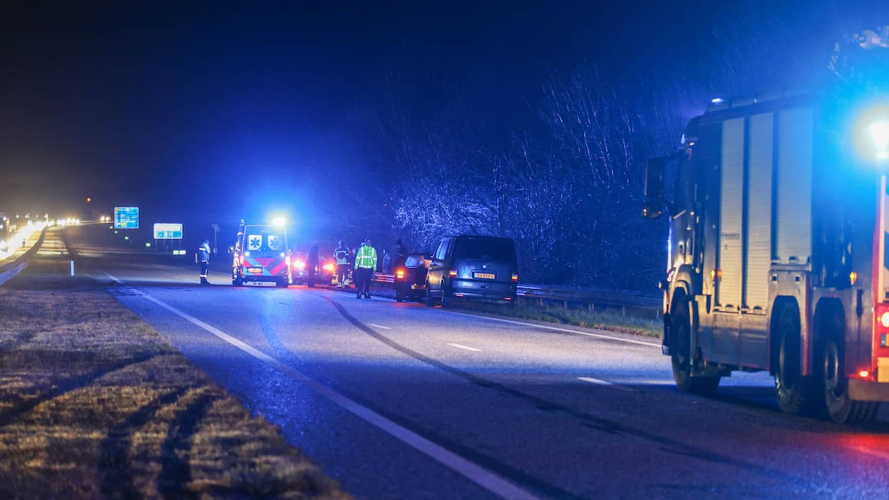 Gladheid leidt tot verschillende ongelukken, N31 weer open | Binnenland | NU.nl