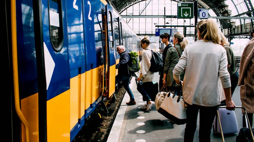 NS getroffen door storing: reisplanner, website en verkoopautomaten ...