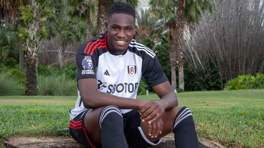 Ajax verkoopt Bassey na mislukt seizoen aan Fulham en lijdt nauwelijks ...