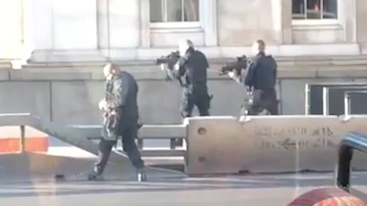 Britse politie doodt man met mes op London Bridge | NU.nl