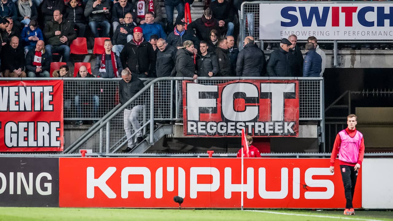 Twaalf mannen voor de rechter na rellen FC Twente | Binnenland | NU.nl