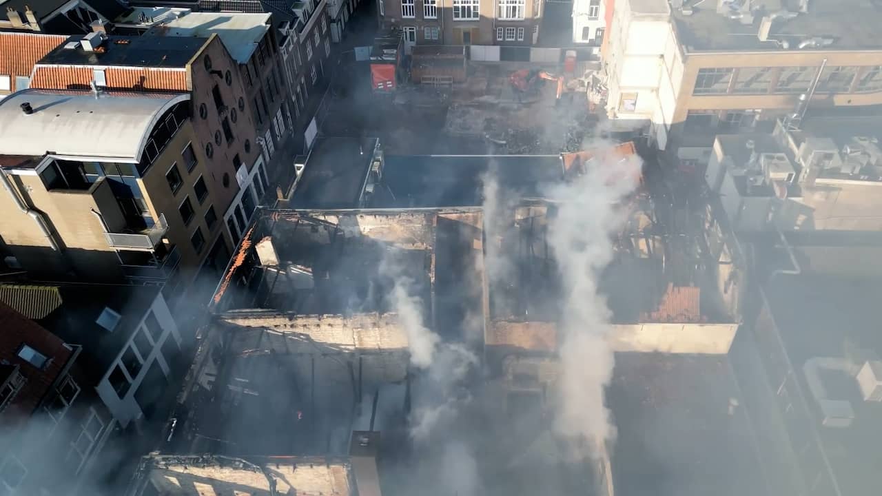 Dronebeelden tonen impact vernietigende brand in Arnhem | NU.nl