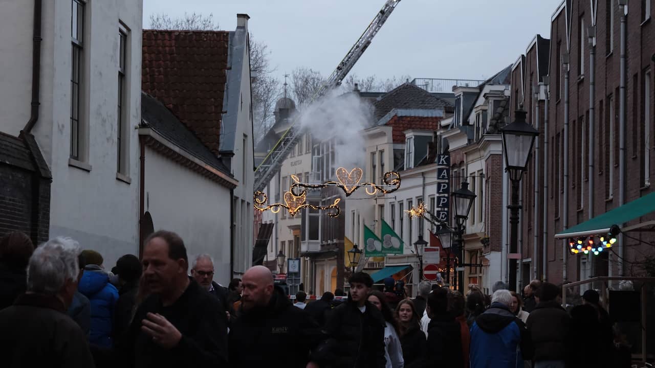 Grote brand na explosie in binnenstad Utrecht, calamiteitenhospitaal ...
