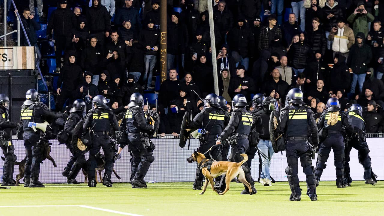 Rellen bij bekerwedstrijd FC Den Bosch-ADO: supporters en ME op het ...