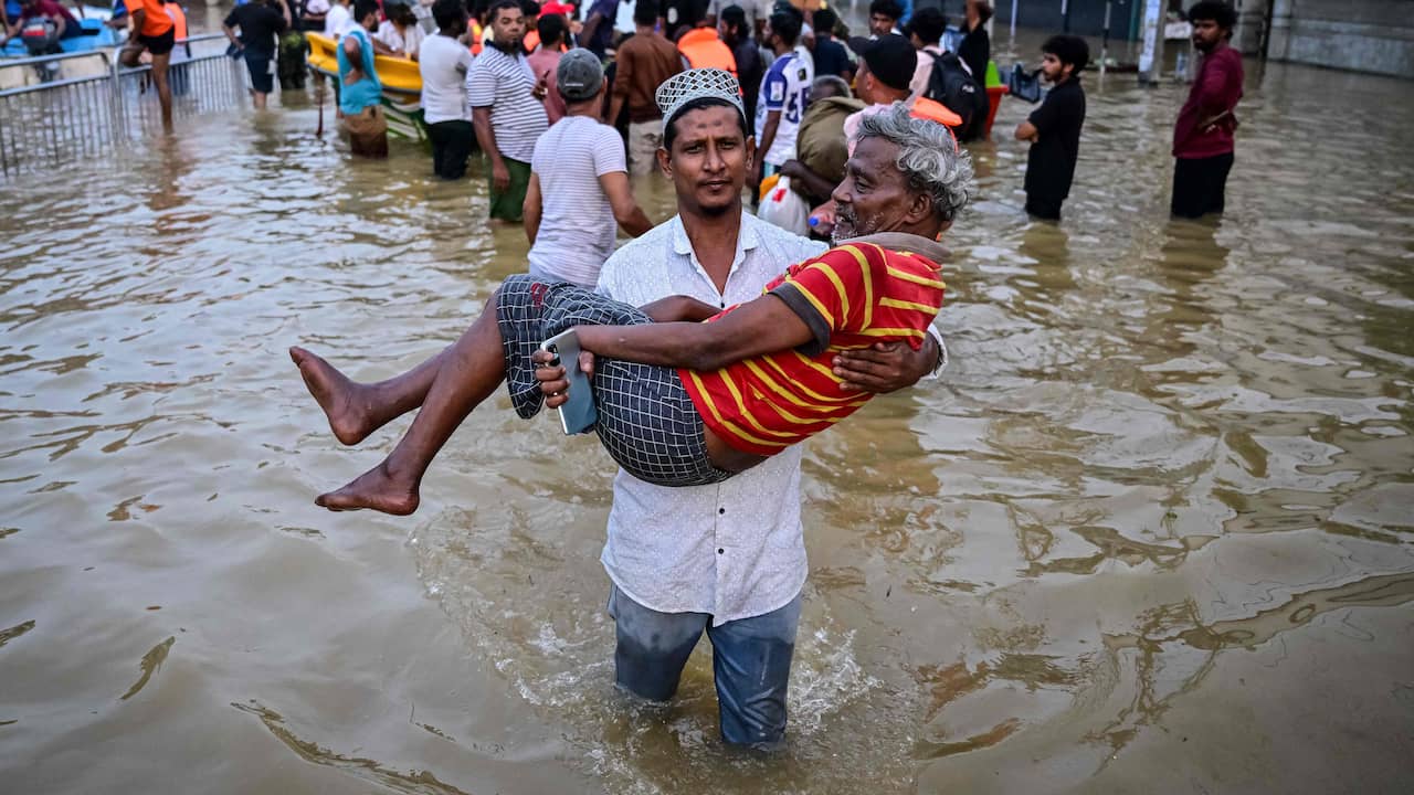 Dodental door noodweer in Azië stijgt tot bijna 800, miljoenen mensen ...