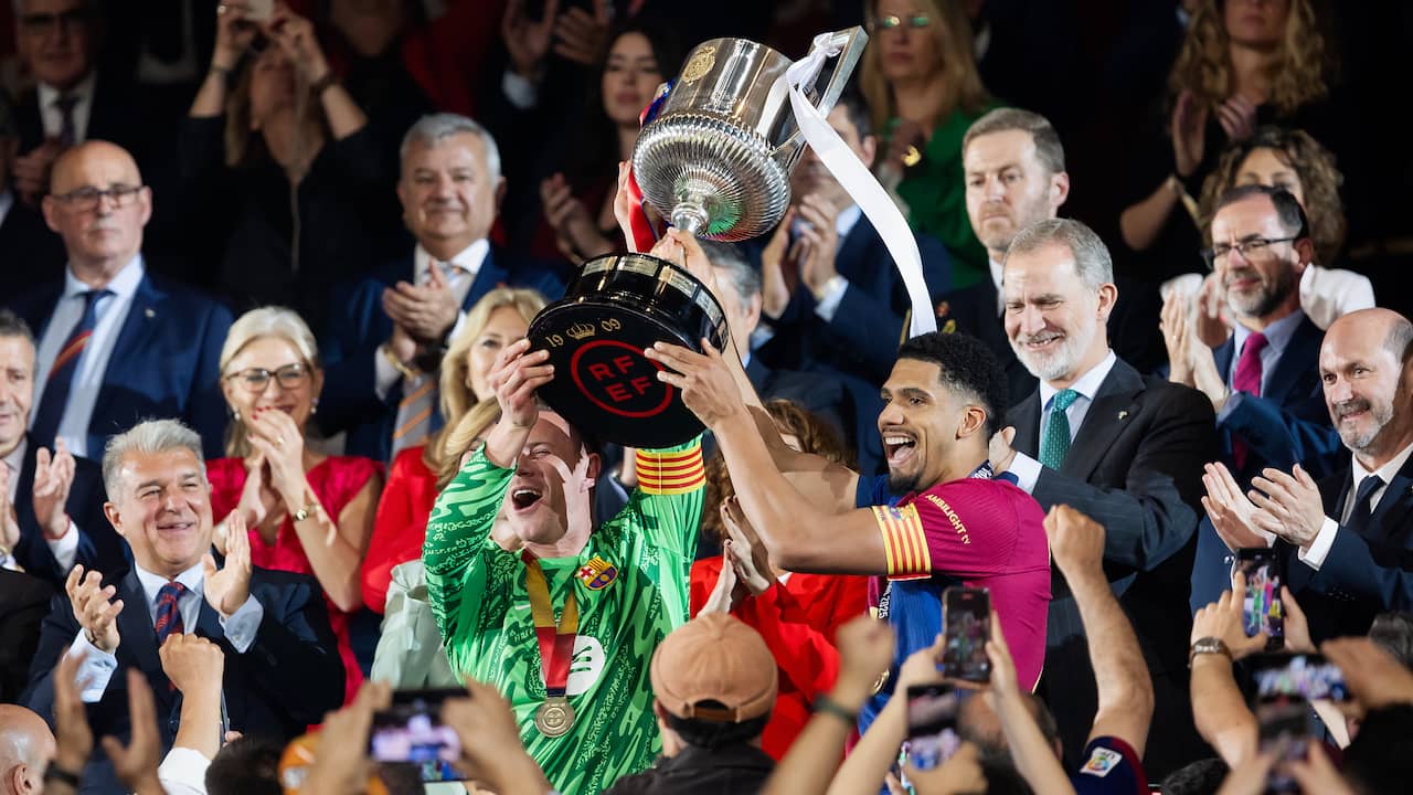 Euforie bij Barça na bekerwinst tegen Real: 'Ze kunnen ons dit jaar ...