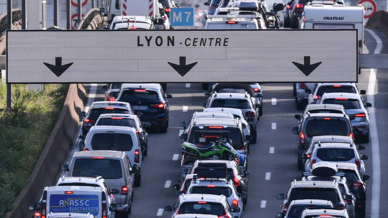 1.090 kilometer file in Frankrijk, zes uur vertraging op Route du ...