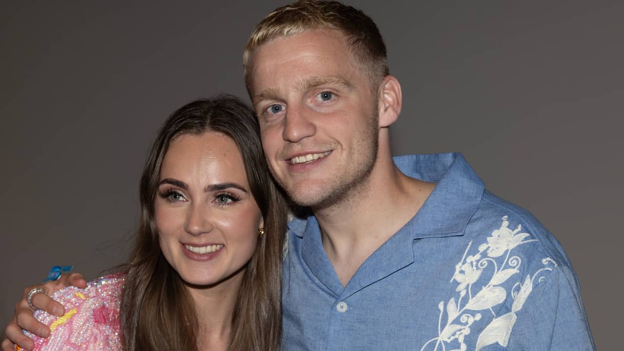 Voetballer Donny van de Beek gaat trouwen met dochter van Dennis Bergkamp | Achterklap | NU.nl
