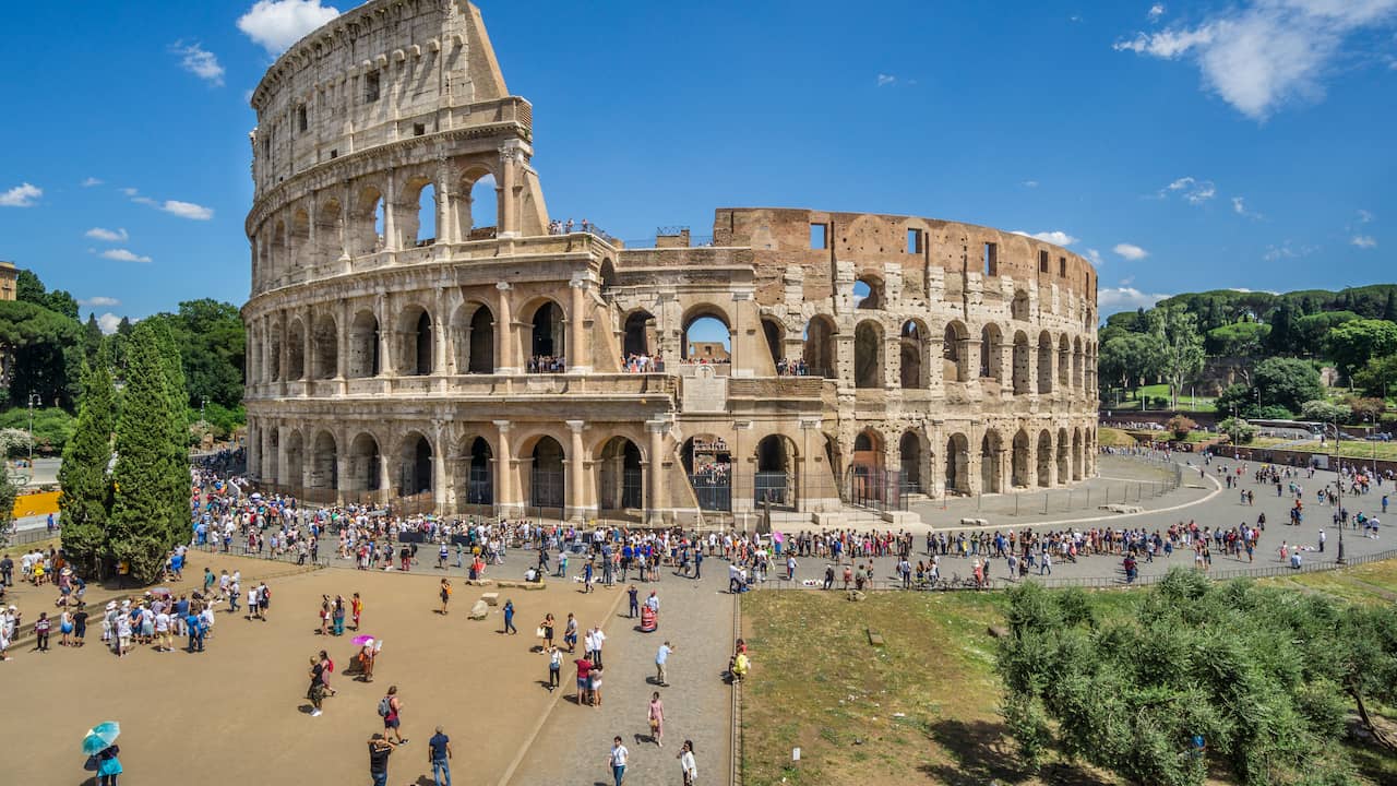Rome niet blij met 'gladiatorengevechten' in Colosseum: 'Is hier geen Disneyland' | Opmerkelijk ...