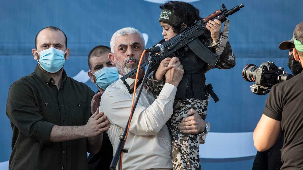 EU zet politiek leider Hamas en 'brein' achter aanval op Israël op sanctielijst | Spanningen ...