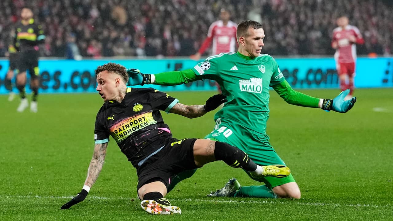 PSV stuit op uitblinker Bizot en verliest Champions League-duel bij ...