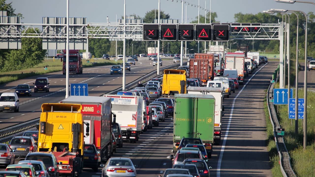 Rijkswaterstaat test 'slimme camera' om verkeersdrukte te meten | Tech ...