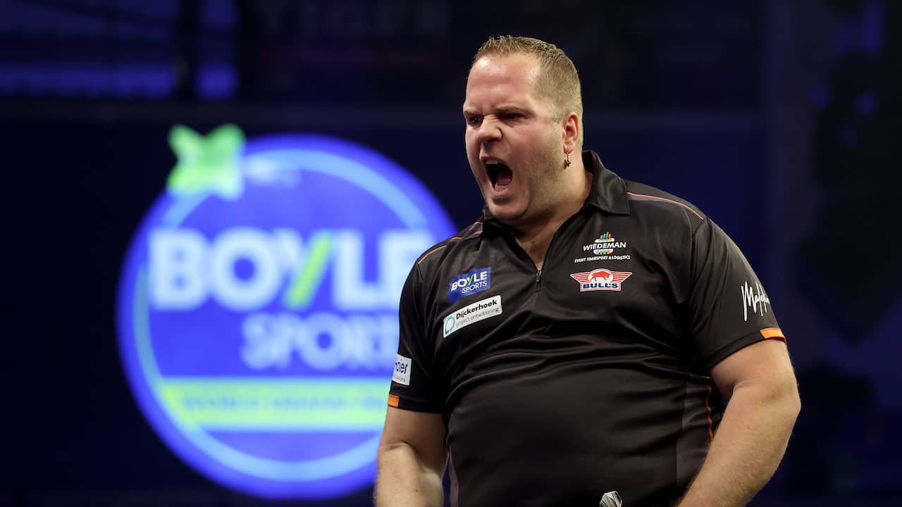 Van Duijvenbode stunt met zege op Dobey en gemiddelde van 117 punten ...