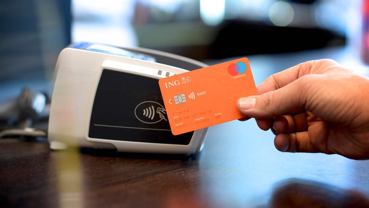 ING past ontwerp bankpassen aan om ze leesbaarder te maken | Geld | NU.nl