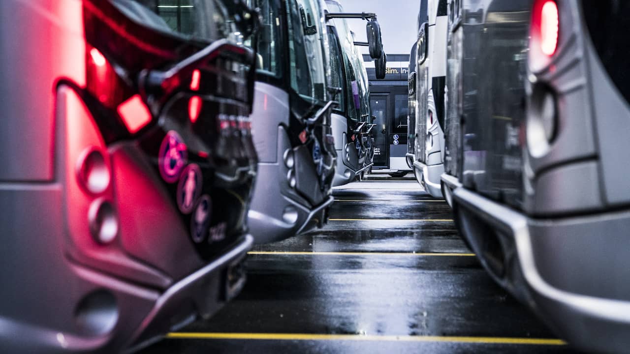 Qbuzz mag bestelling van 45 bussen annuleren bij noodlijdend Ebusco ...