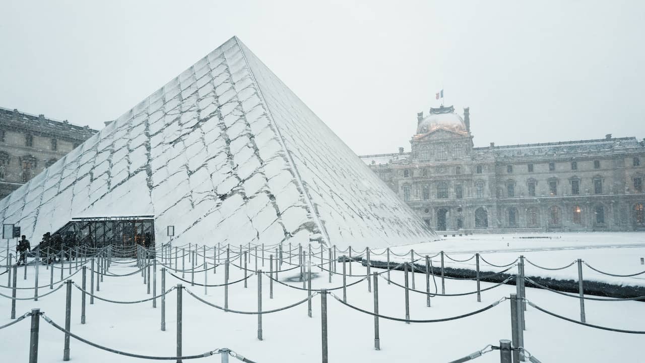 Louvre weer noodgedwongen dicht vanwege personeelsstaking | Boek ...