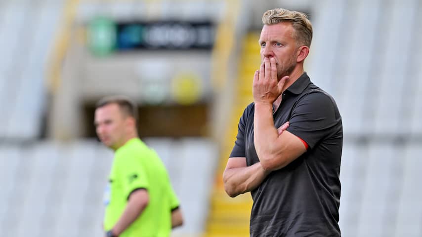 Kuijt pakt punt in weekend voor mogelijk ontslag: 'Maak me geen zorgen ...