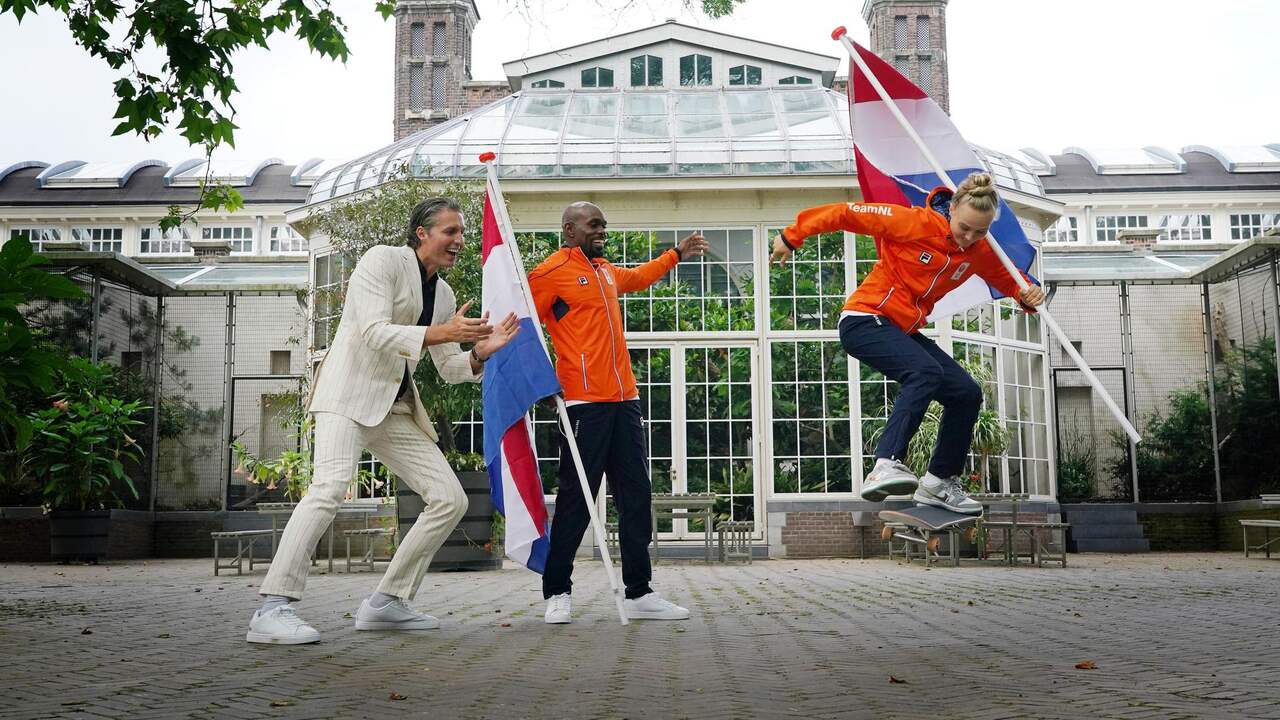 Martina en Oldenbeuving vlaggendragers bij openingsceremonie in Tokio ...