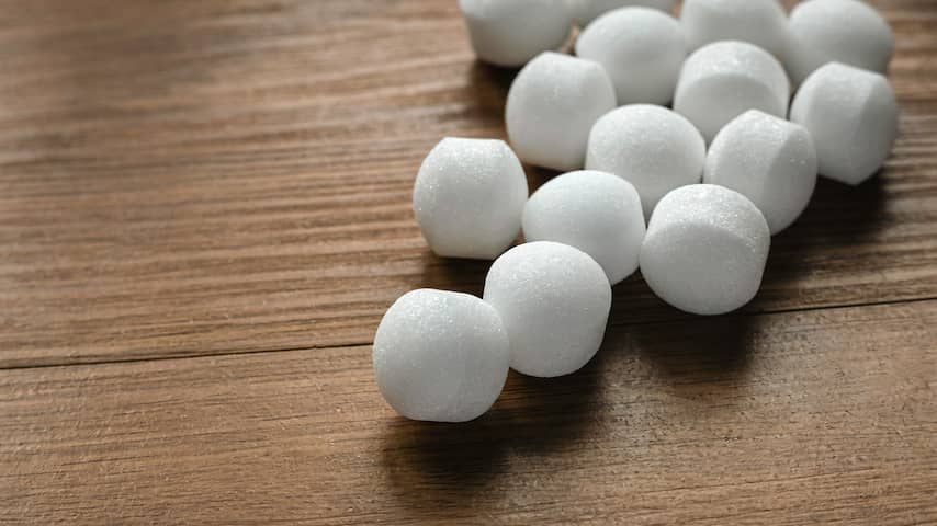 Mottenballen achtergelaten bij kinderboeken Amsterdamse bibliotheek ...