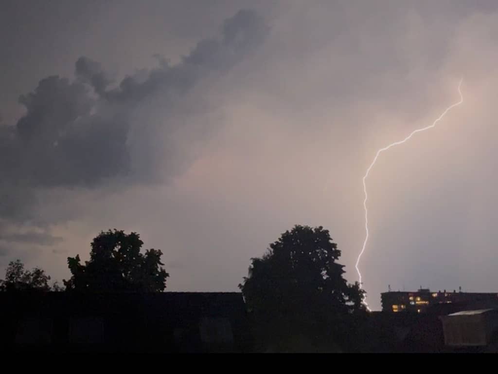 Live | Komende nacht code geel vanwege onweer in zuiden van het land ...