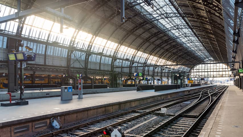 Einde aan NS-stakingen: vakbonden stemmen in met nieuwe cao | Economie ...