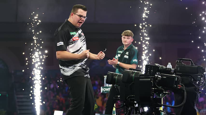 Teruglezen | Doets en Van Gerwen stranden op WK darts, Van Veen wel ...