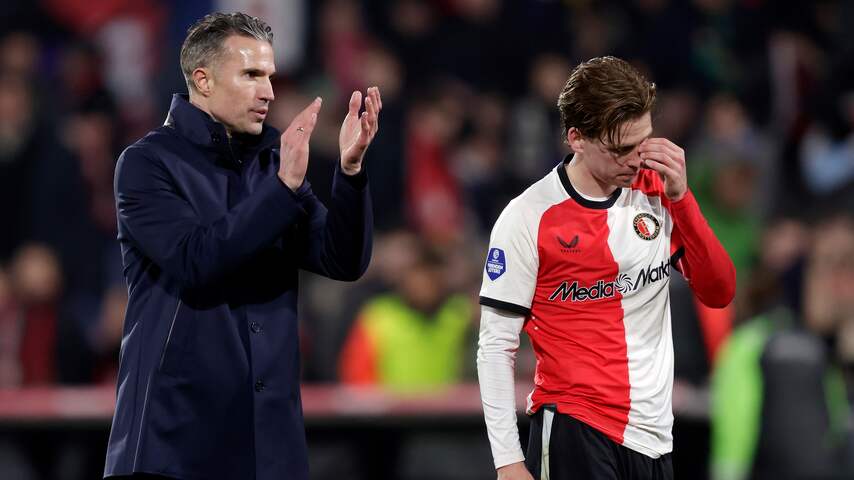 Van Persie beleeft valse start bij gehavend Feyenoord met gelijkspel tegen NEC | Voetbal | NU.nl