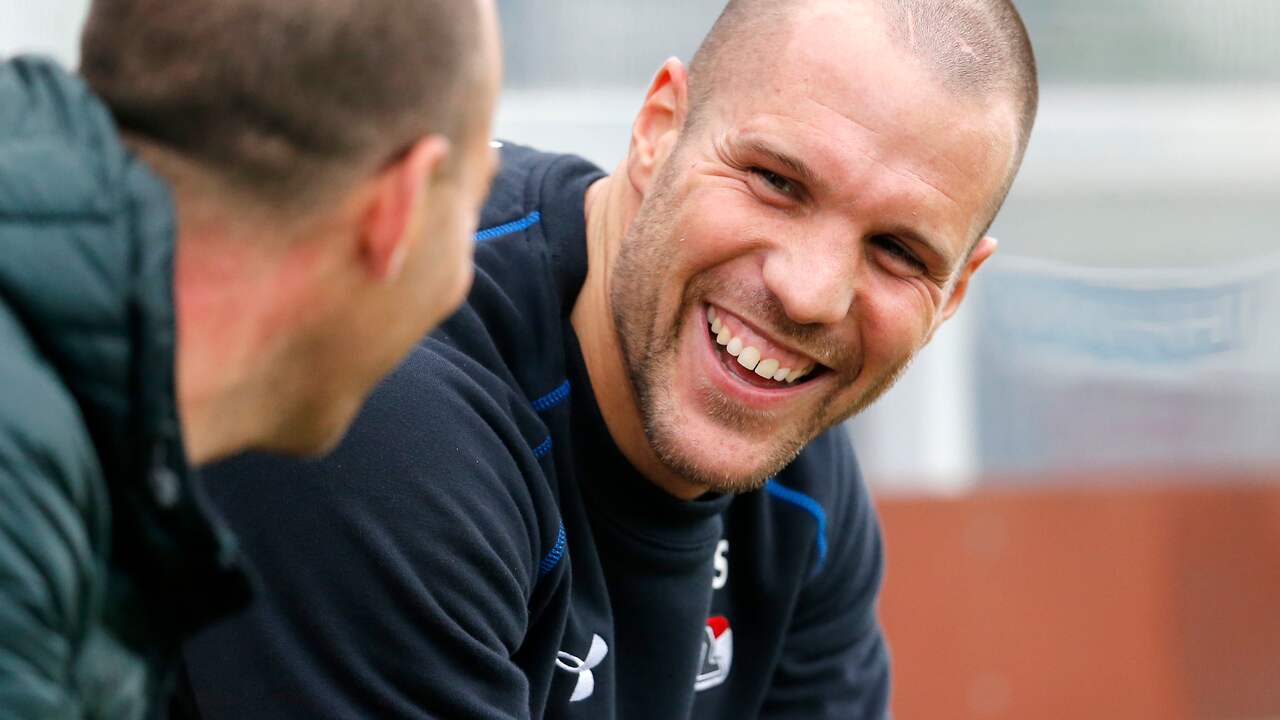 Vlaar tekent verbintenis tot eind van seizoen bij AZ | Sport | NU.nl
