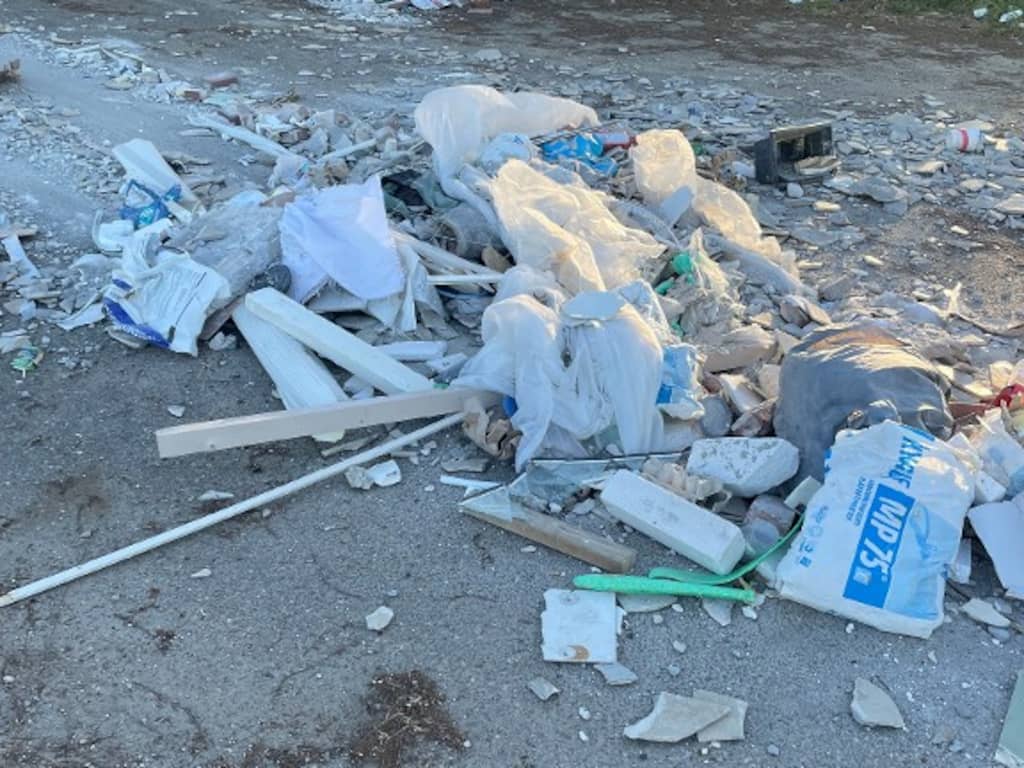 Man opgepakt die 'complete badkamer' dumpte langs A65: 'Die gaat ...